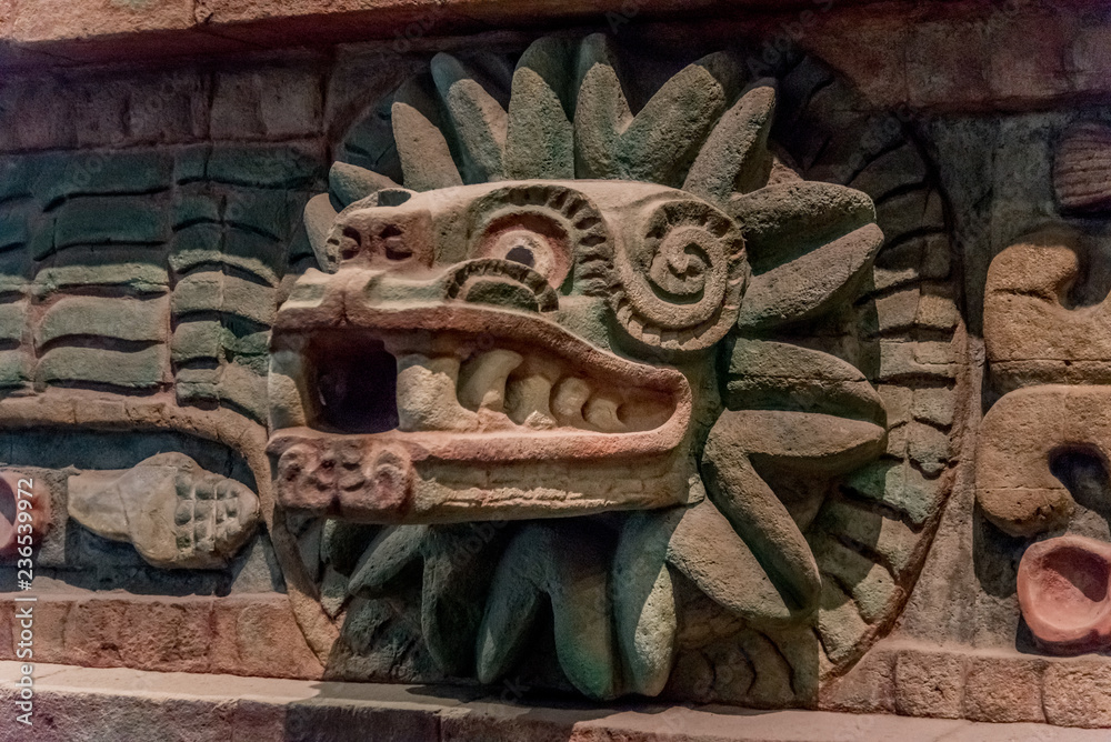 Serpiente emplumada Quetzalcoatl, cultura ancestral azteca méxico Stock ...