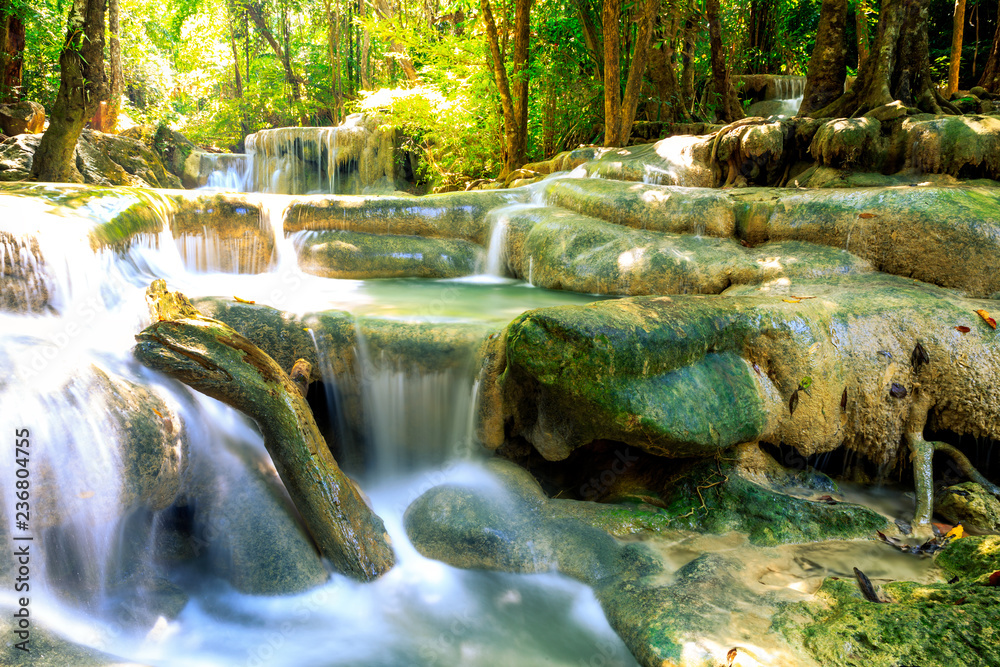 parc national Erawan ; cascade et chute d'eau naturel Stock Photo ...