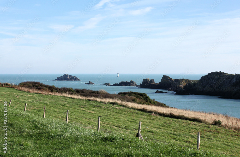 Foto de Bretagne sauvage avec ses rochers et ses paysages majestueux do ...