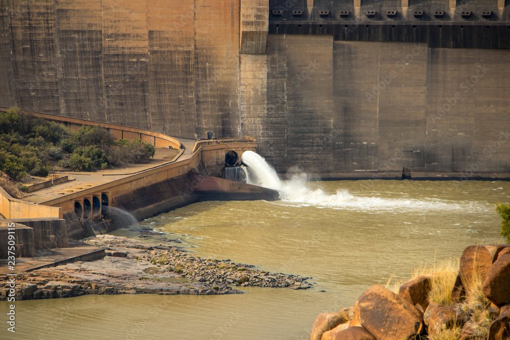 Gariep dam on the Orange River in South Africa, the largest dam in ...