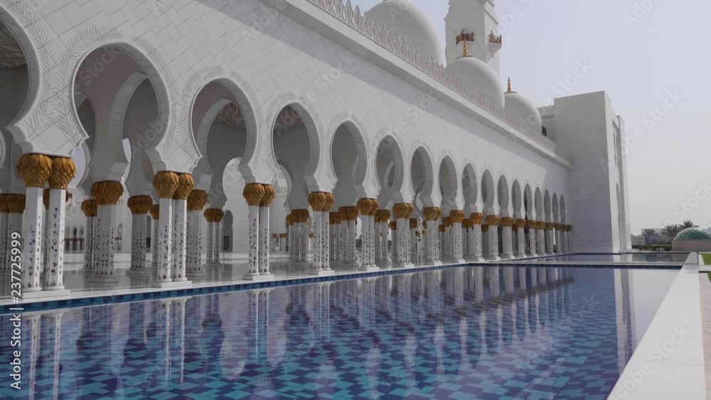 Blue Pool and Side Walls of Grand Mosque of Sheikh Zayed, Abu Dhabi ...