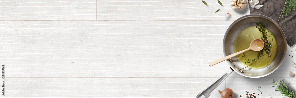 Küche und Kochen - Pfanne mit Zutaten - Hintergrund Stock-Foto | Adobe ...