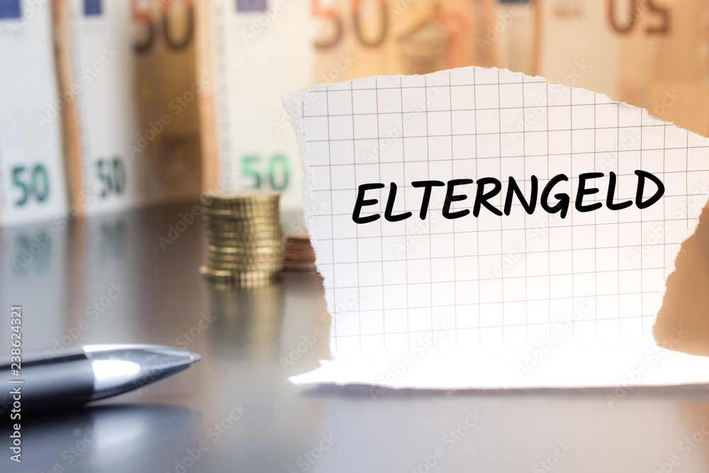 Elterngeld schriftlich auf einem Notizzettel Stock Photo | Adobe Stock