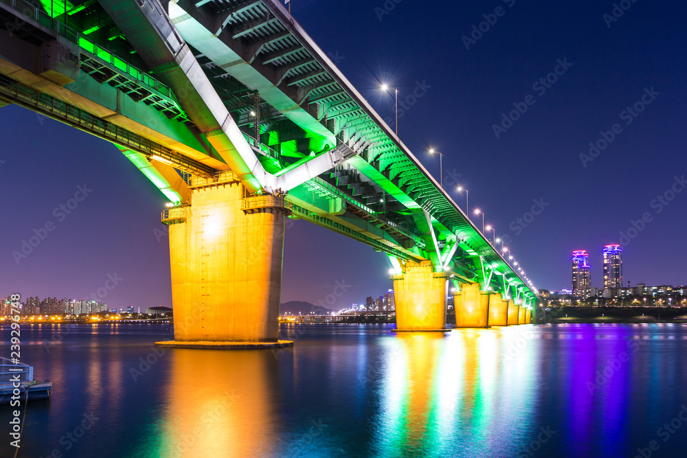 cheongdam bridge or cheongdamdaegyo is han river bridge at night in ...