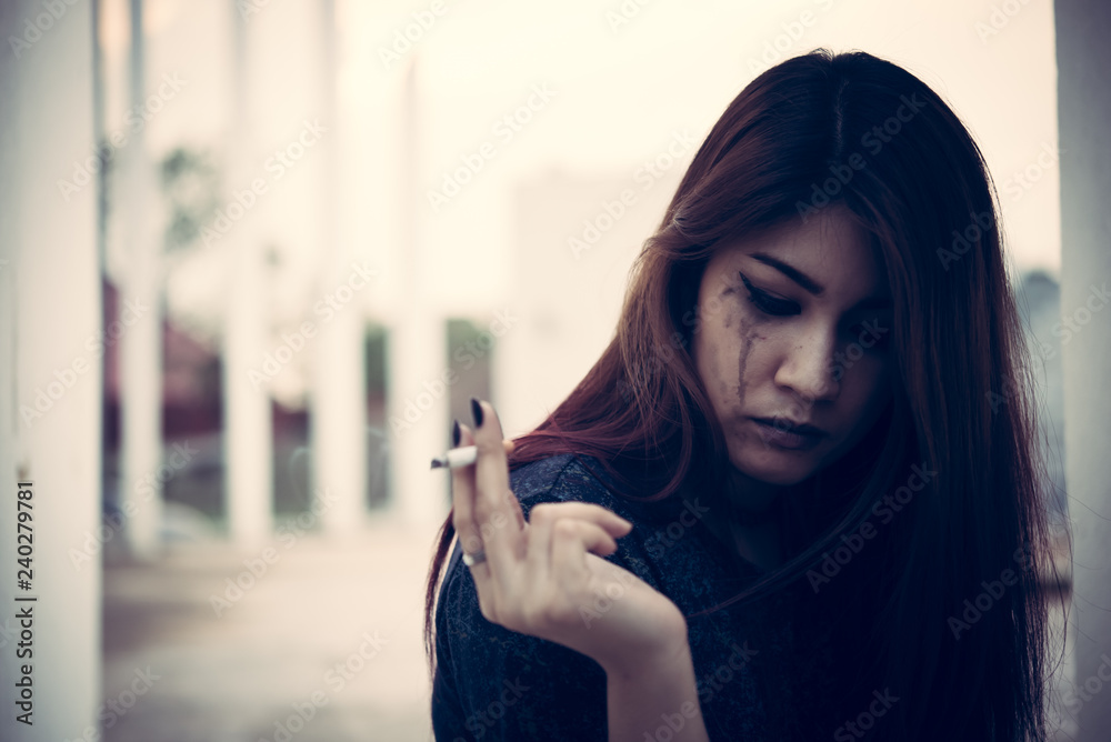 Asian women are drug addicts to inject heroin into their veins,Flakka ...