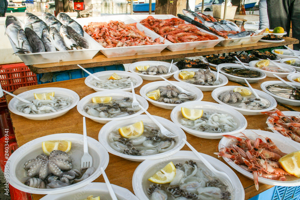 Fotka „Open air street food fish market with raw fresh sushi ready to ...