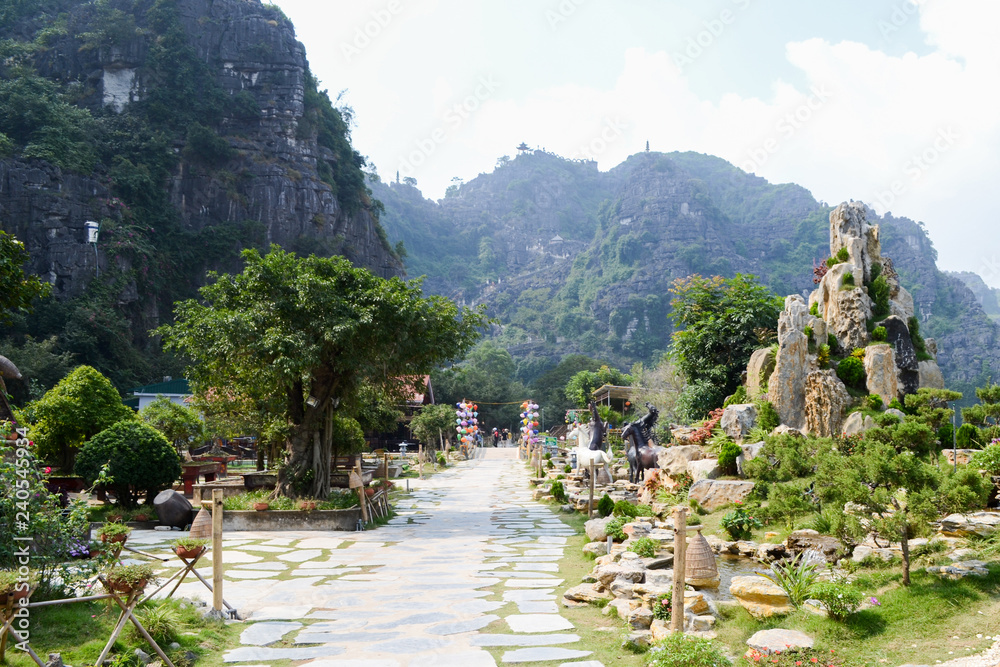 Hang Mua Mountain viewpoint or Mua Caves Ecolodge, Stunning view of Tam ...