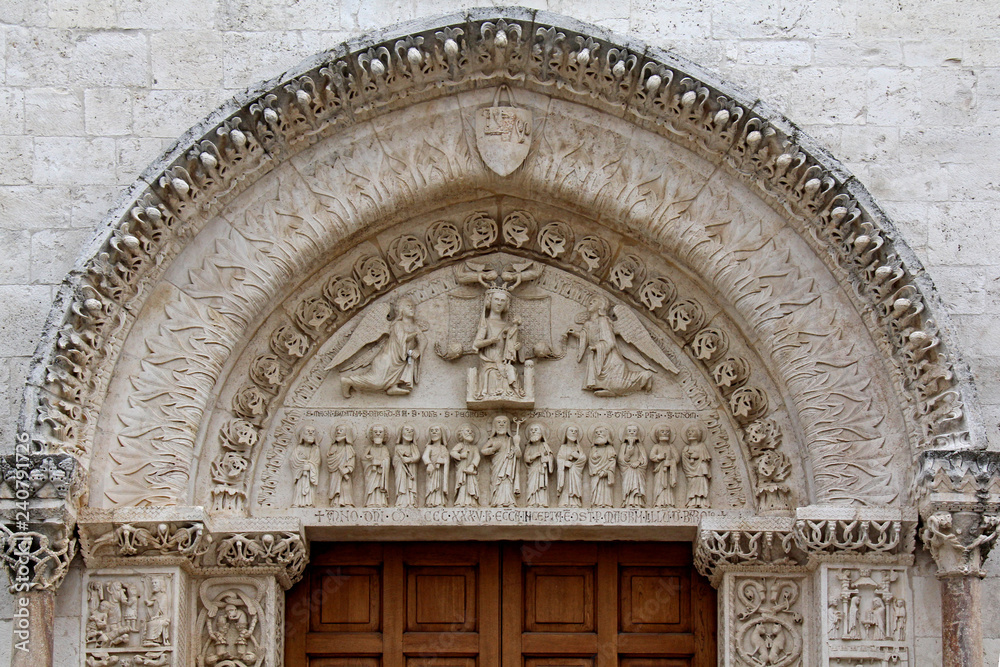 arco del portale principale della Cattedrale di Bitetto; rilievi con ...