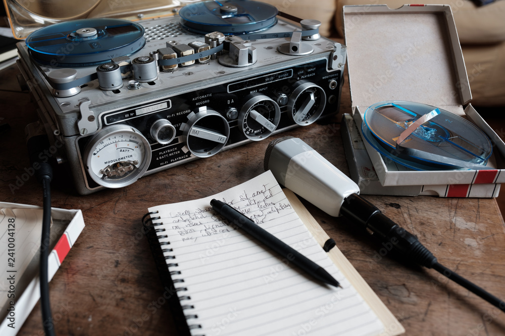 Professionnal tape recorder, portable, reel to reel, tapes, notebook ...