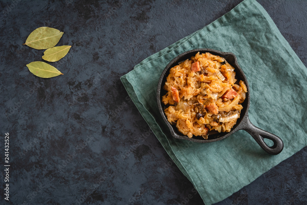 Foto de Bigos-traditional Polish dish of finely chopped sauerkraut and ...