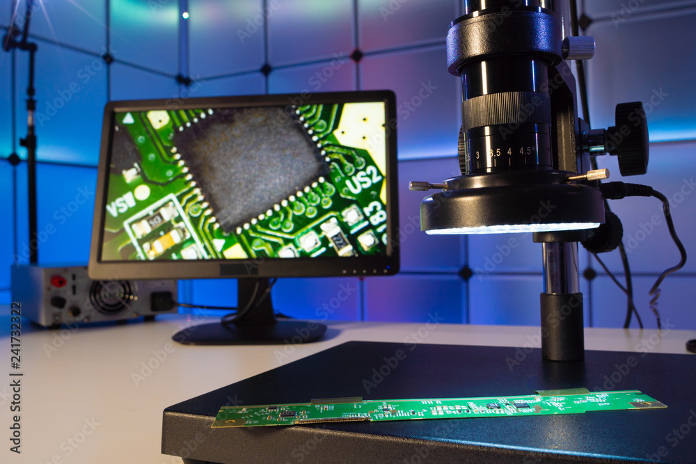 Inspection of the quality of silicon chips in the laboratory with a ...