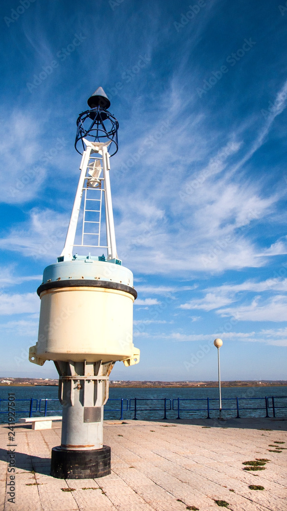 TORRE DE SEÑALIZACIÓN EN EL PUERTO MARÍTIMO Stock Photo | Adobe Stock