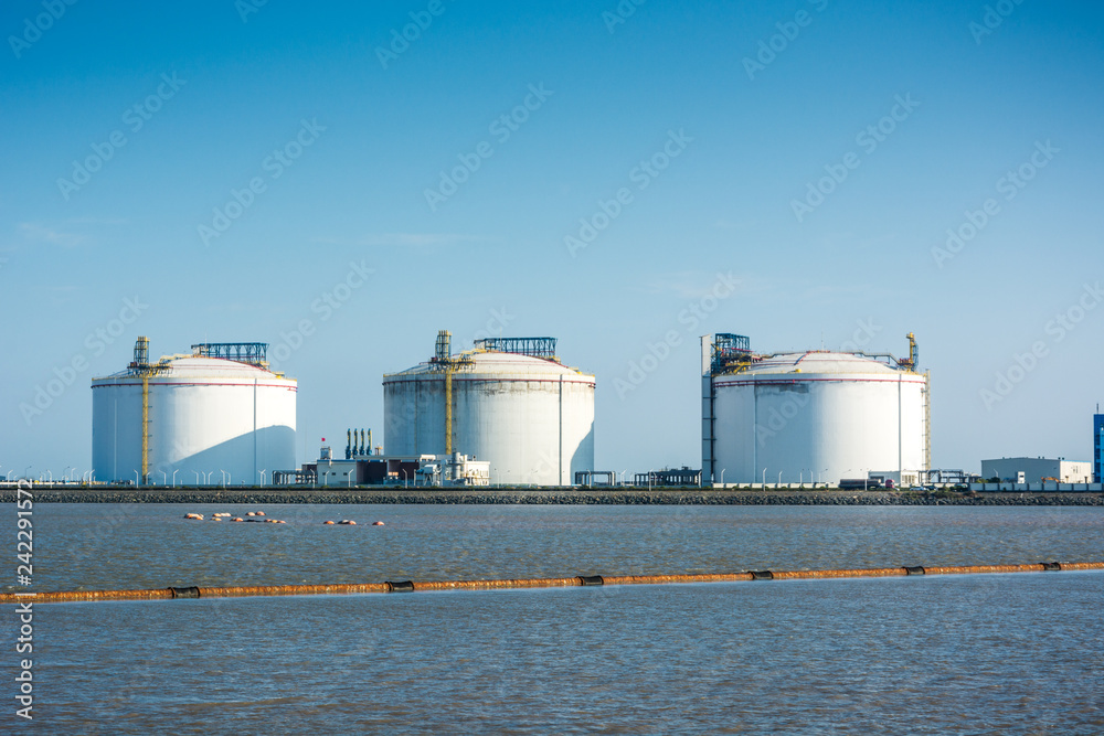 Liquefied natural gas LNG receiving station terminal unloading arm pipe ...