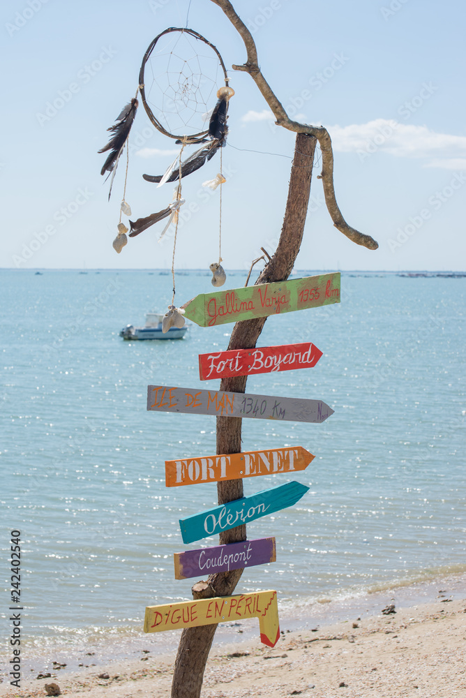 Foto de Panneaux directionnelle Ile d'Aix Charente Maritime France do ...