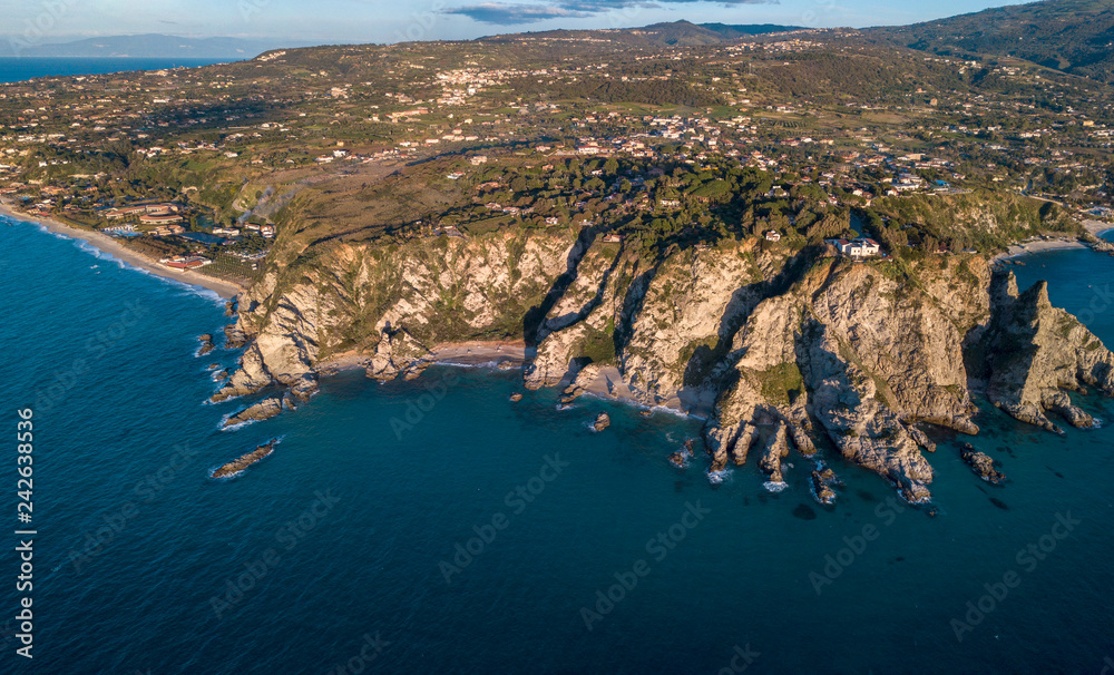 Foto de Vista aerea di Capo Vaticano, Calabria, Italia. Ricadi. Faro ...