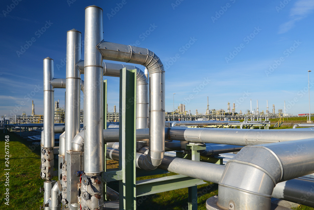 Refinery for the production of fuel - architecture and buildings of an ...