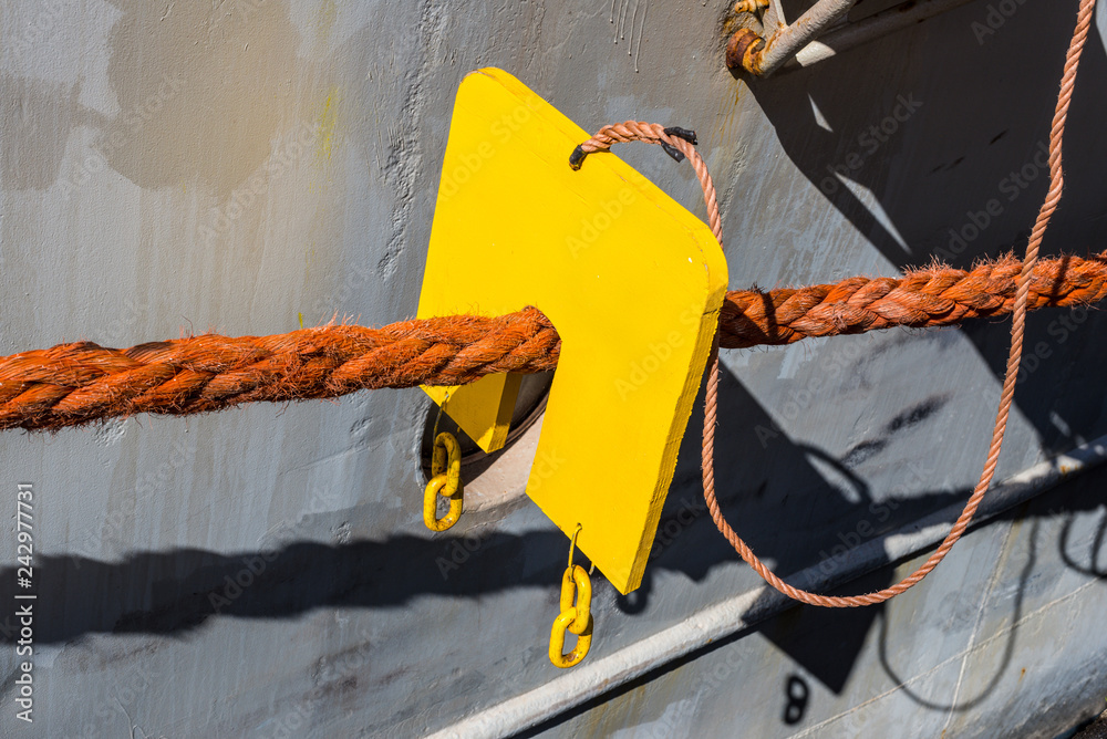 Fotka „Vermin Stoppers - keeping berthed vessel vermin free. Marine Rat ...