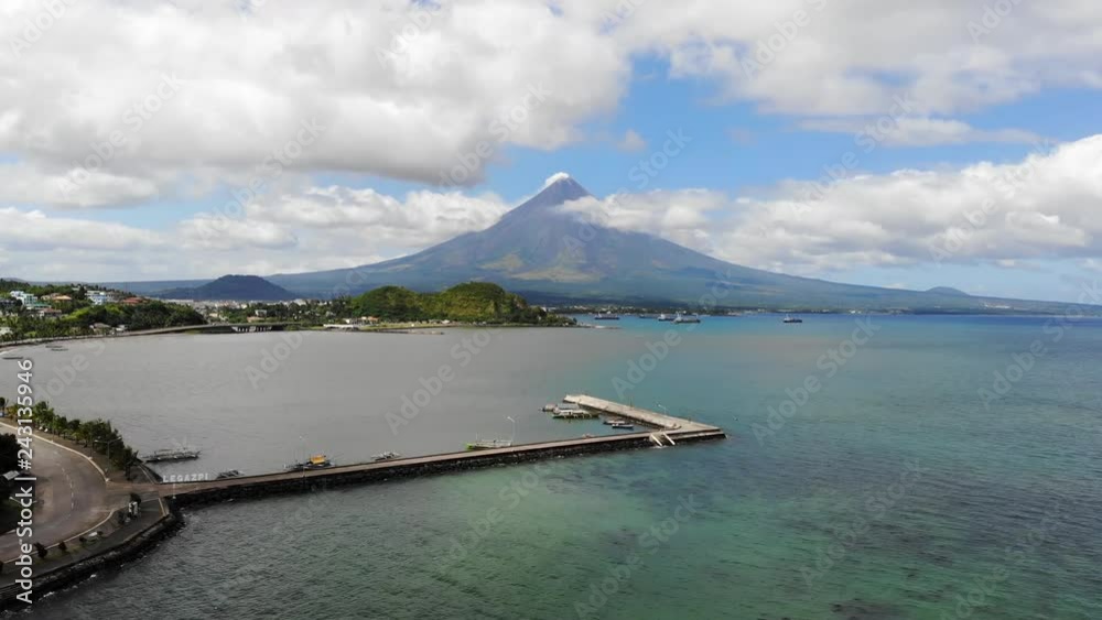 Vídeo do Stock: Aerial view of Mayon Volcano, iconic mount and popular ...