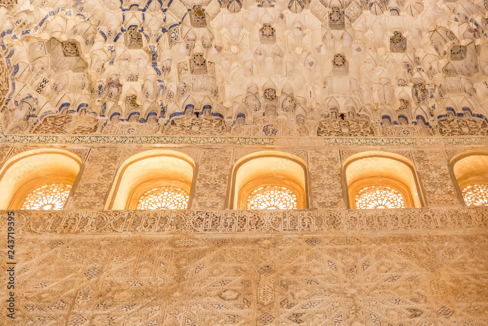 Arch with arabesque caligraphy and Mocarabe honeycomb designs in ...