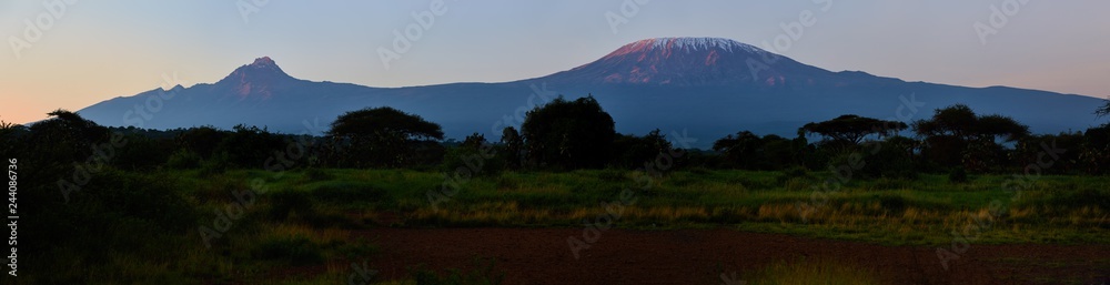 Fotografia do Stock: Aerial, panoramic view on Mount Kilimanjaro ...