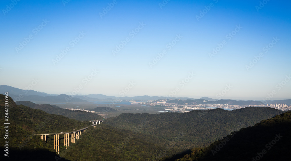 Foto de View from the top of Serra do Mar with the Imigrantes Highway ...