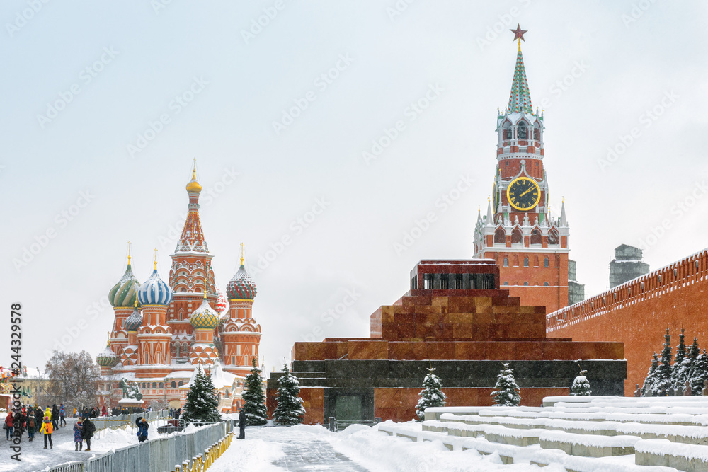 Red Square in winter, Moscow, Russia. Lenin's Mausoleum by the Moscow ...