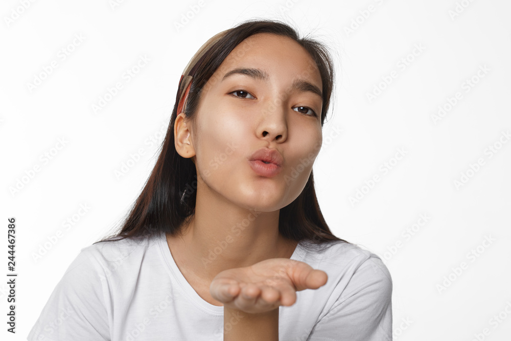 Pouting Lips Body Language | Lipstutorial.org