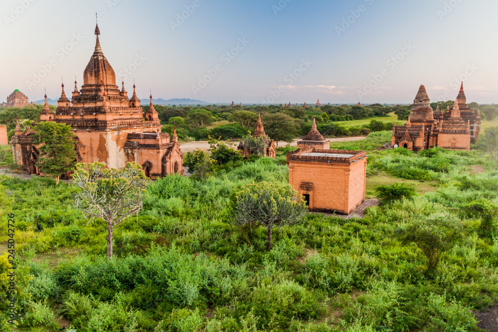 Shwe Nan Yin Taw Monastic complex and Sulamani temple in the background ...