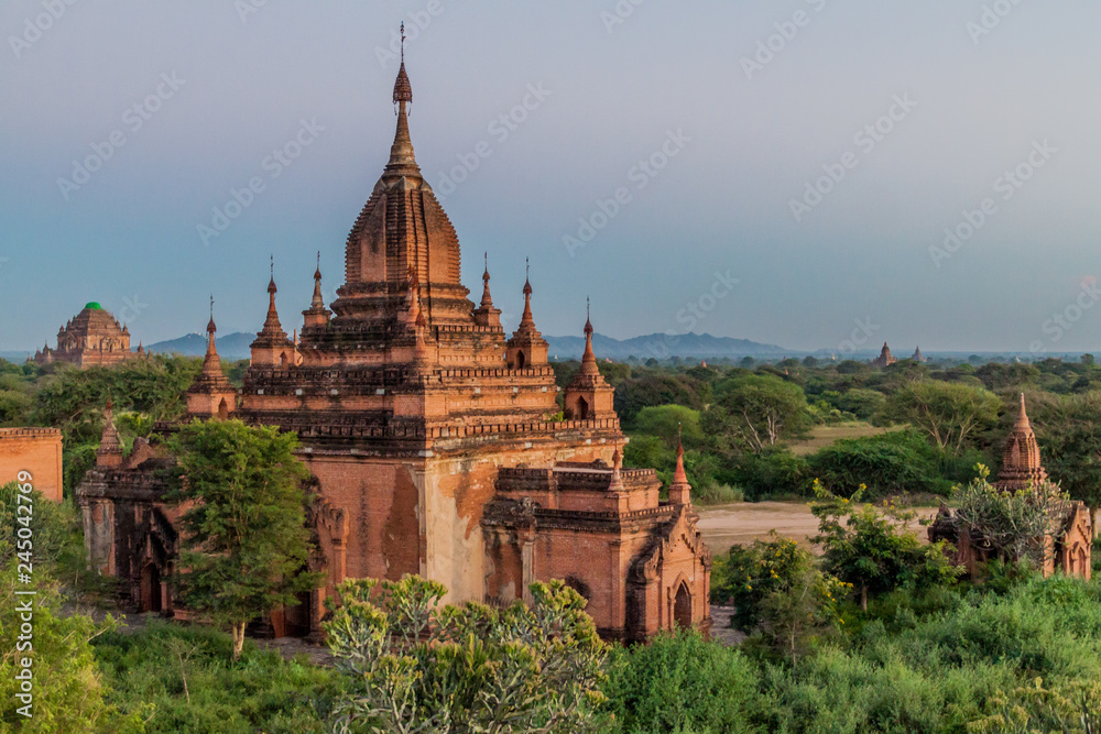 Shwe Nan Yin Taw Monastic complex with Sulamani temple in the ...