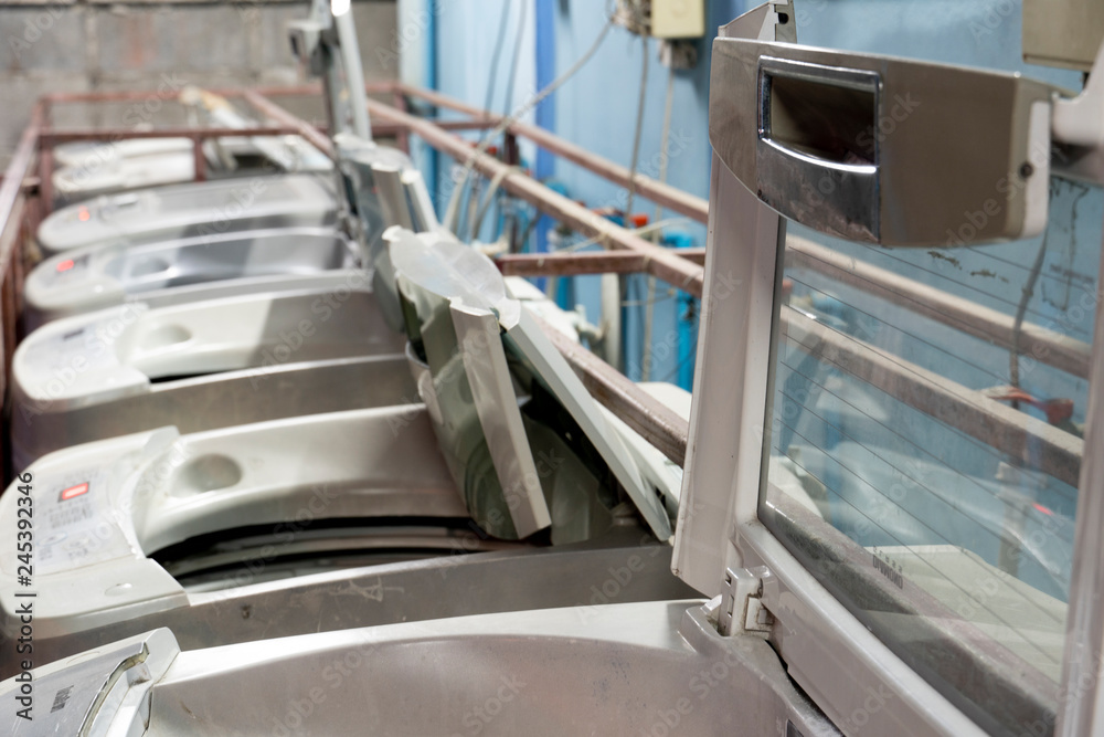 Coin washing machine business for country open the cover to prepare for ...