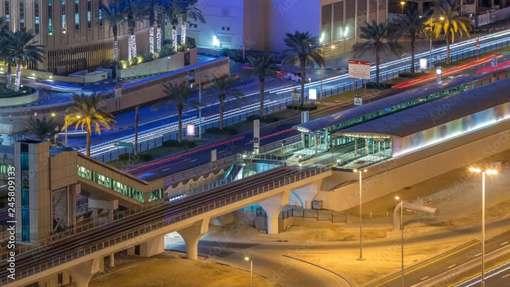 Vídeo do Stock: Aerial view of Dubai Tram in Dubai marina night ...