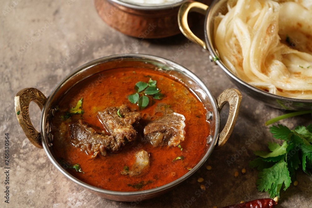 Goat or Lamb Mutton curry with rice nd roti/ Indian meal foto de Stock ...