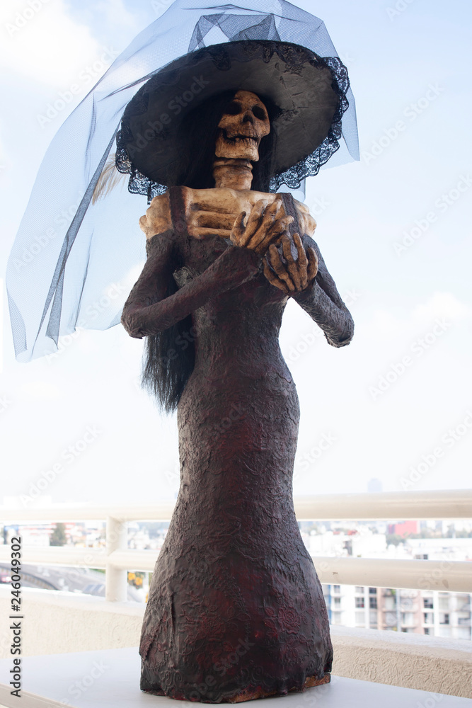 Catrina 3D sculpture in frontal pose in Mexico City placing this type ...