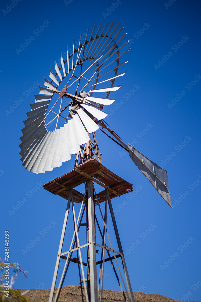 Foto de Close up image of a windpump / windpomp / in the great karoo ...