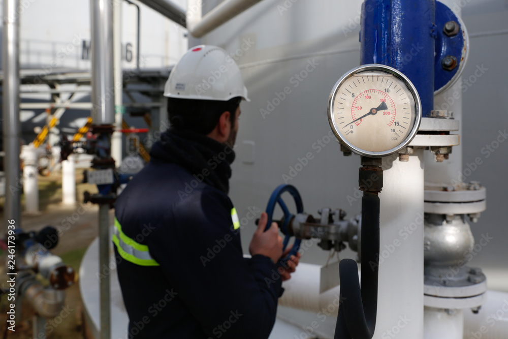 Pressure gauge at gas plant - measuring gas pressure - pipe and valve ...