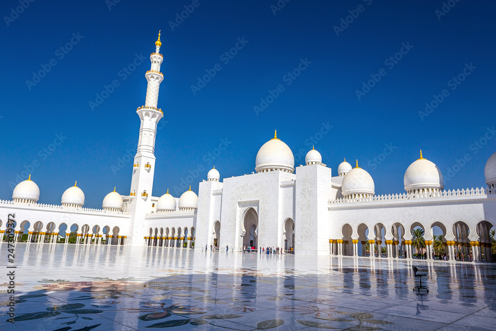 Foto de Exterior and side view of the Abu Dhabi's Mosque - Sheikh Zayed ...