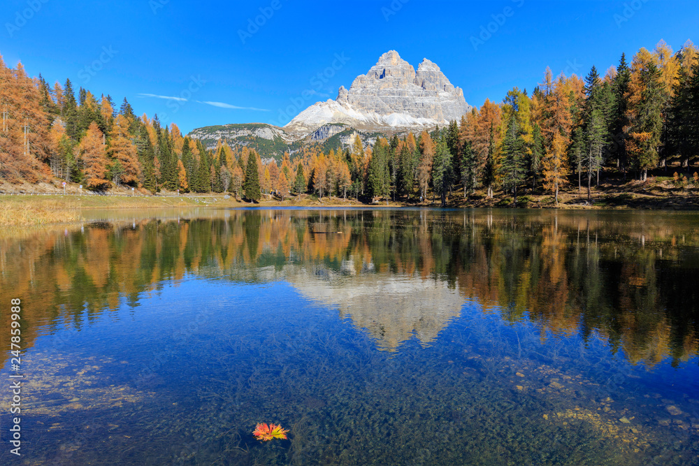 Lago di Antorno e le Tre Cime Di Lavaredo, Veneto, Italia Stock Photo ...