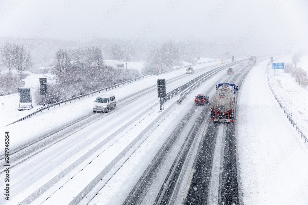 Deutsche Autobahn im Winter Stock-Foto | Adobe Stock