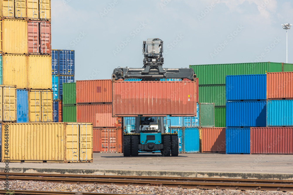 Car Top container handlers Container truck 20ft container yard Stock ...