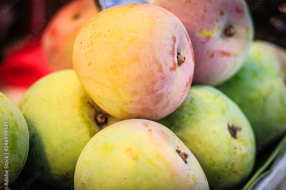 Extra jumbo size of organic R2E2 mangoes for sale at the fruit market ...