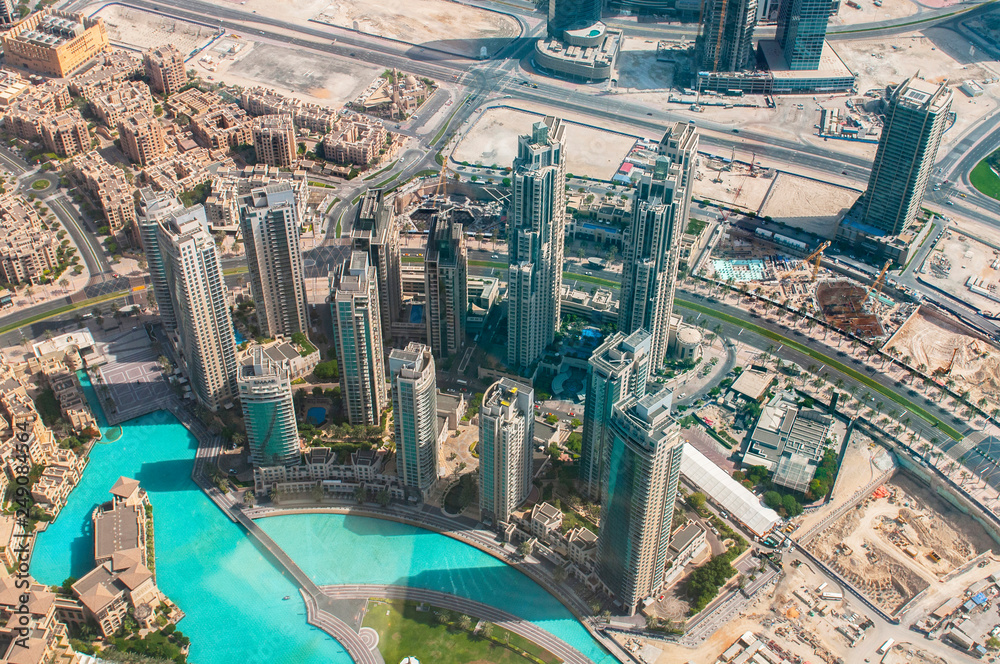 Póster Aerial view of Downtown Dubai from the tallest building in the ...