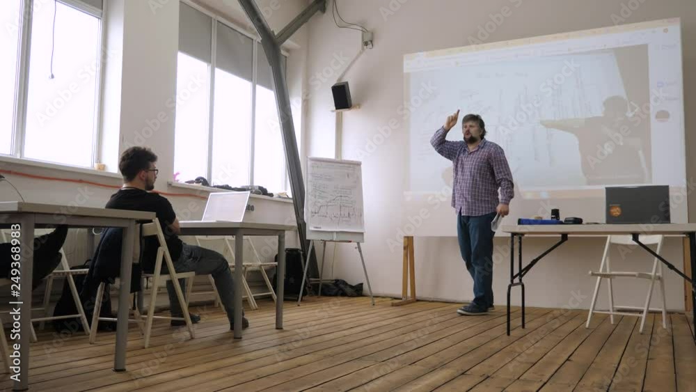 Lector explains subject to student Using language of gesture Theory for ...