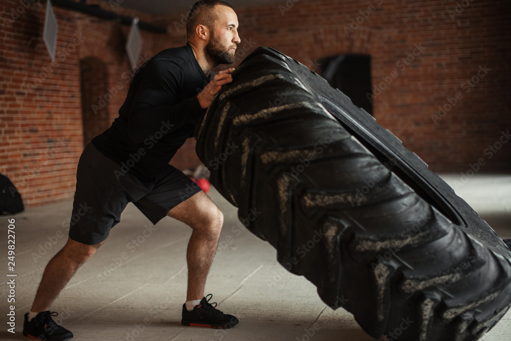 CrossFit Tire Technique. Powerful bodybuilder demonstrates rules and ...