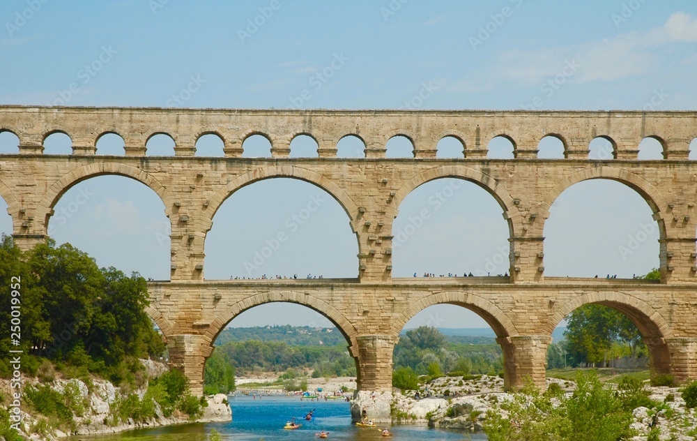 Ponte del Gard: acquedotto romano in Costa Azzurra, Provenza, Francia ...