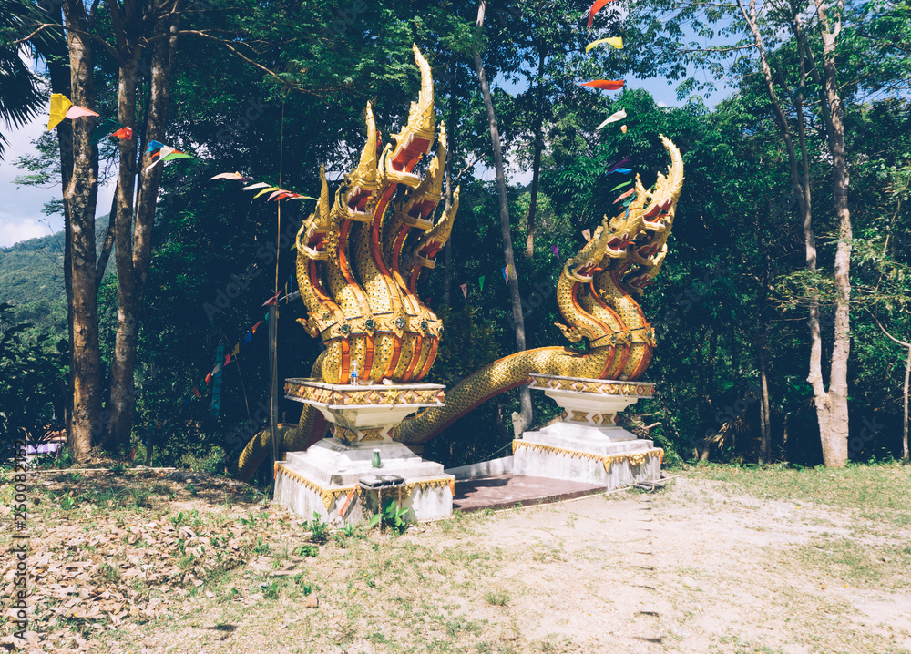 Foto de Statue of Naga (nag, nages, nagas) in a Buddhist temple of ...
