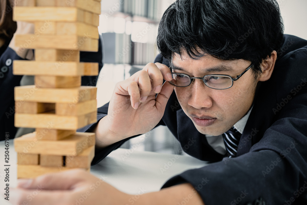 Solving problem Concept. man thinking ideas to solve his problems ...