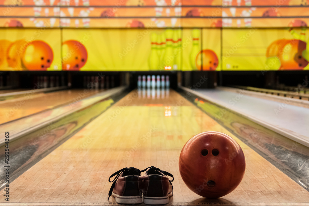 pista de bolos Stock Photo | Adobe Stock