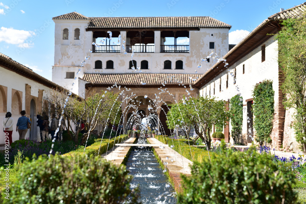 Alhambra palace, water fountain Patio de la Azequia in Generalife ...