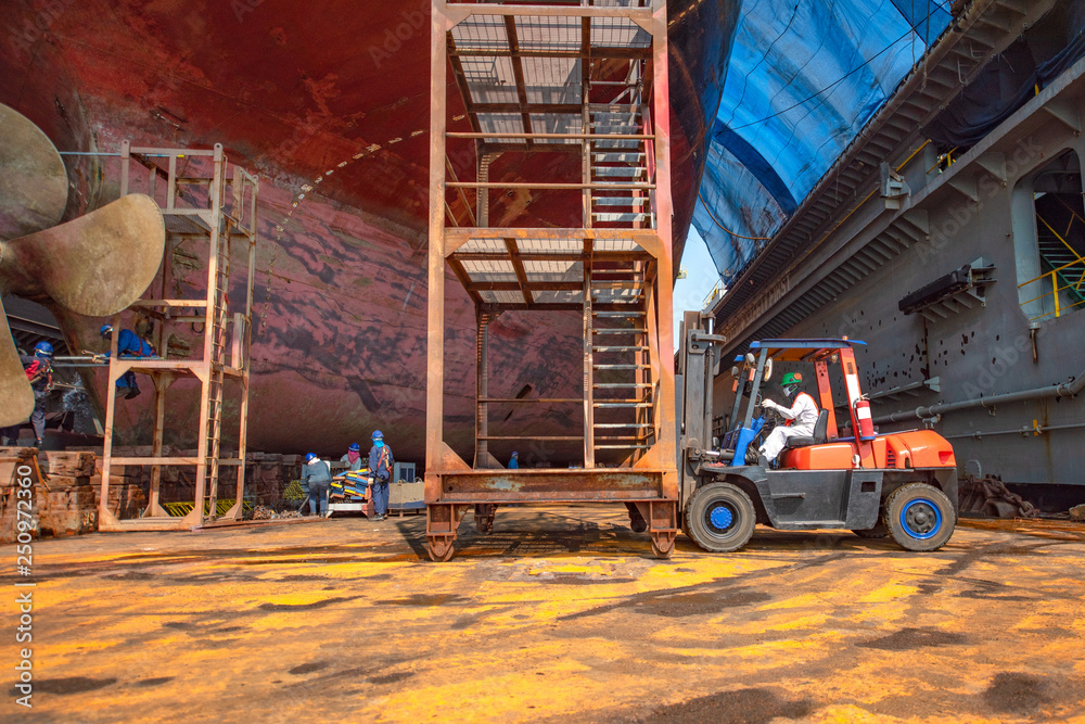 preparation and arrangement of the labor on floating dry dock for ...