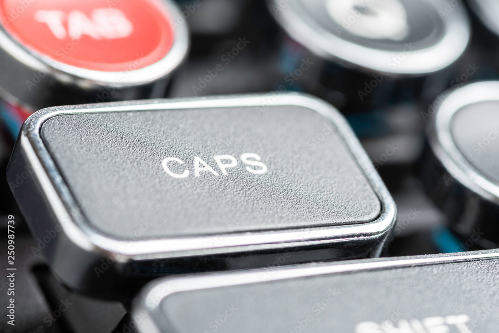 Foto Stock An extreme close-up or macro shot of a rectangular CAPS key ...